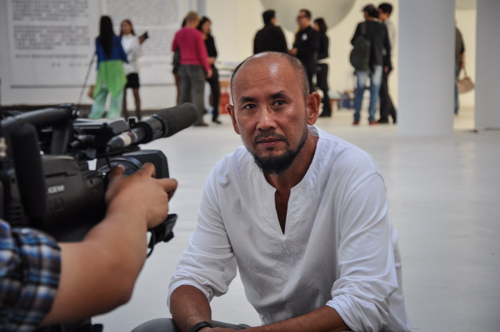 A Conversation with Qin Feng: Portraits & Desires in Ink – YangGallery